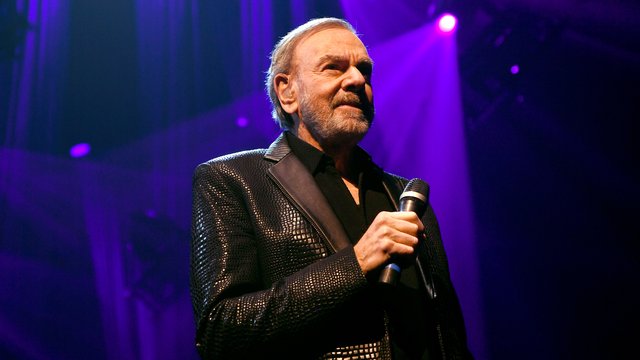 Neil Diamond - latest news, songs, facts and videos | Smooth Radio